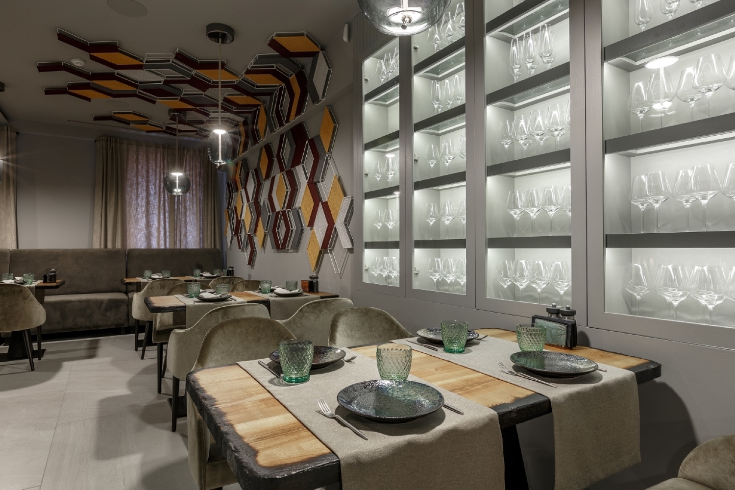 Am creat un design unic pentru restaurantul Fuior